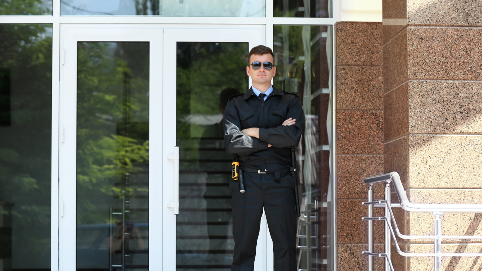 Agent de sécurité opérateur filtrage : Salaire, formation, rôle et ...